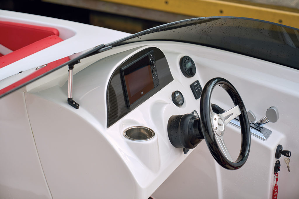 Checkmate Power Boats 2400BRX - Poker Runs America